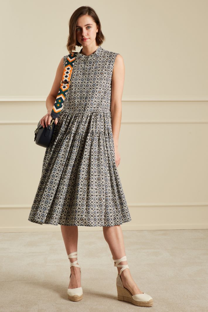 Sleeveless dress, black light blue white | Intrend