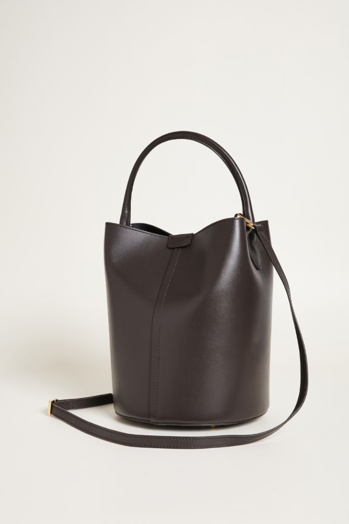 Borsa a secchiello in pelle liscia, marrone | Intrend