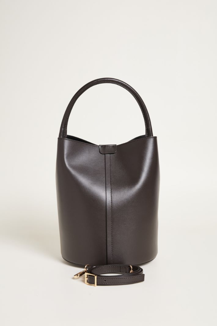 Borsa a secchiello in pelle liscia, marrone | Intrend