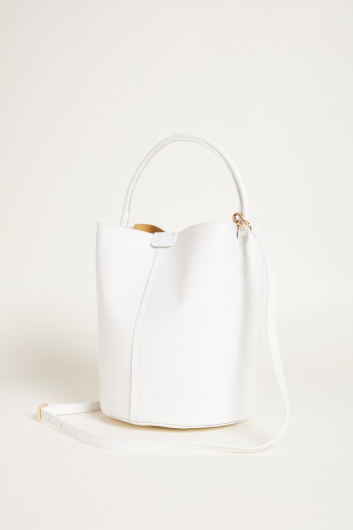 Borsa a secchiello in pelle liscia, nero | Intrend